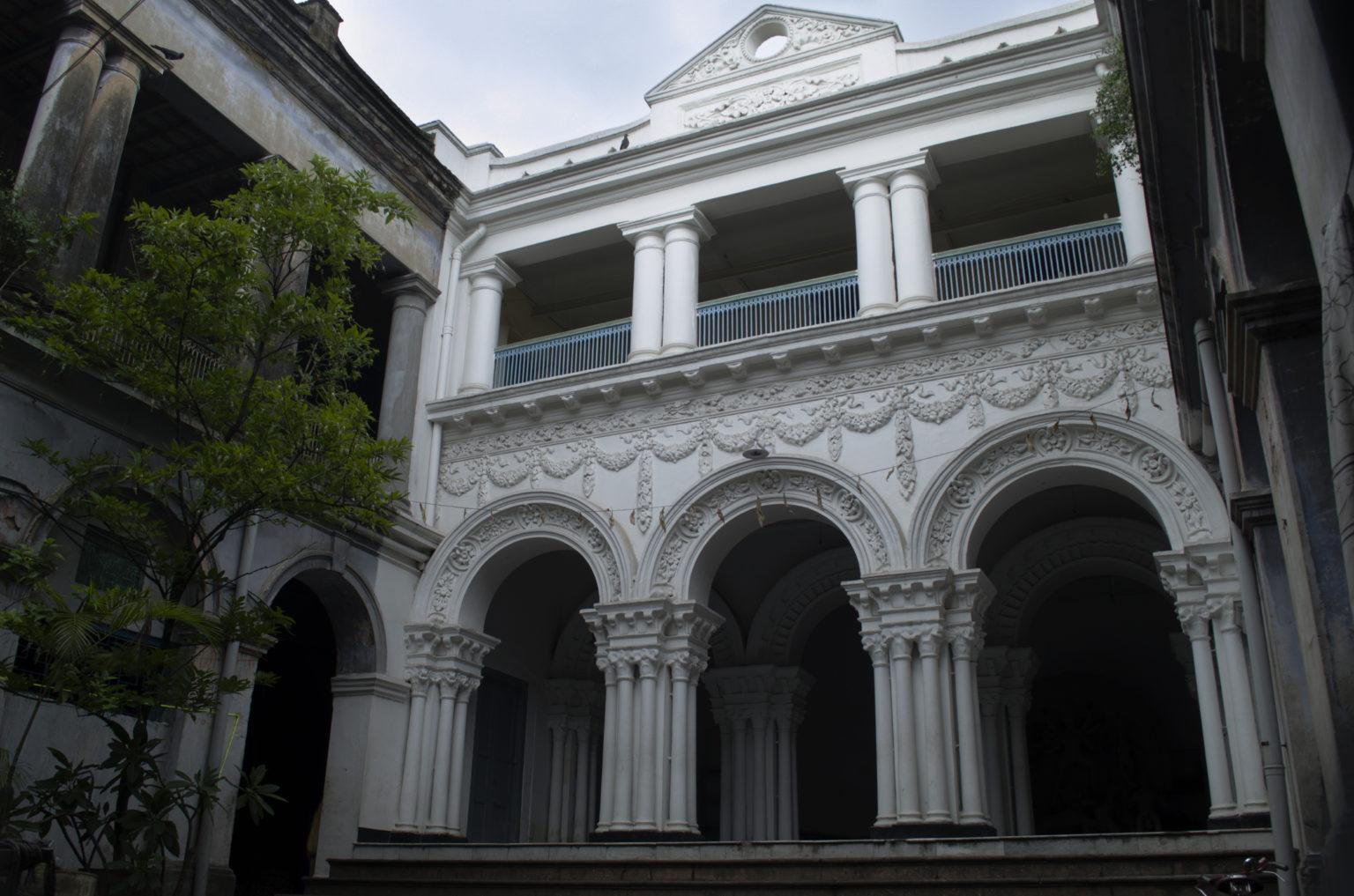 Crumbling Rajbari | Kolkata Travel Guide | Solitary Traveller